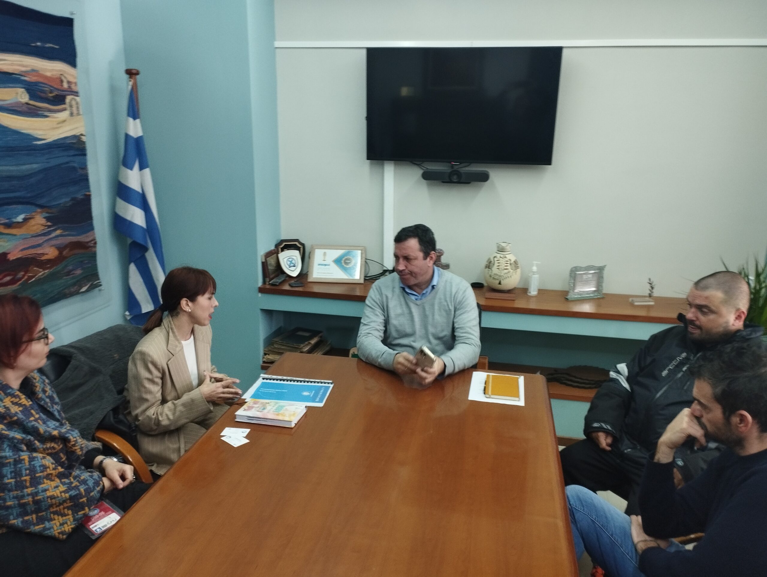 Συνάντηση του Δημάρχου Αγίου Νικολάου με εκπροσώπους του Συλλόγου “Το ...