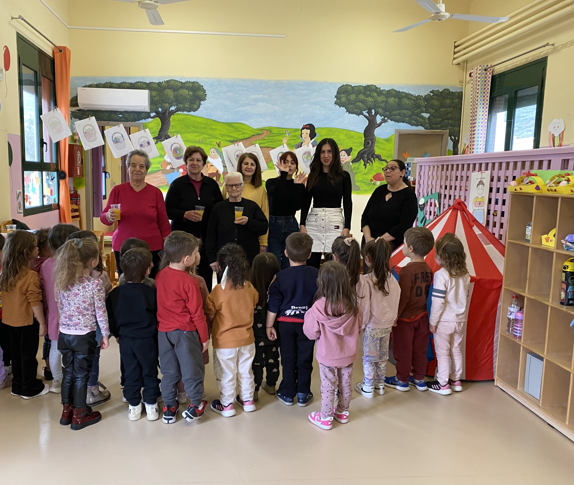 Λαζαράκια στον Παιδικό Σταθμό Νεάπολης από τα μέλη του ΚΑΠΗ - Δήμος ...
